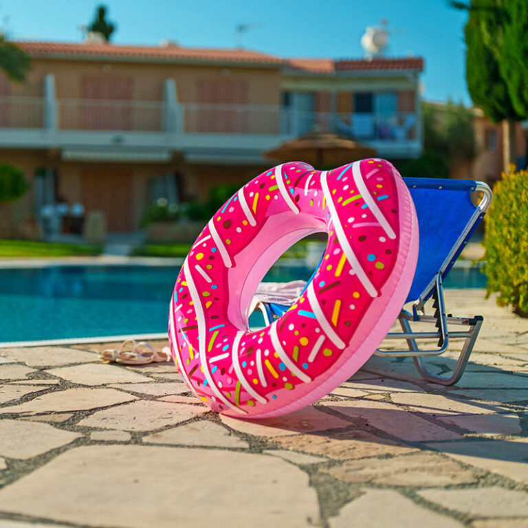5 bouées de piscine originales pour une ambiance vacances - Blog BUT