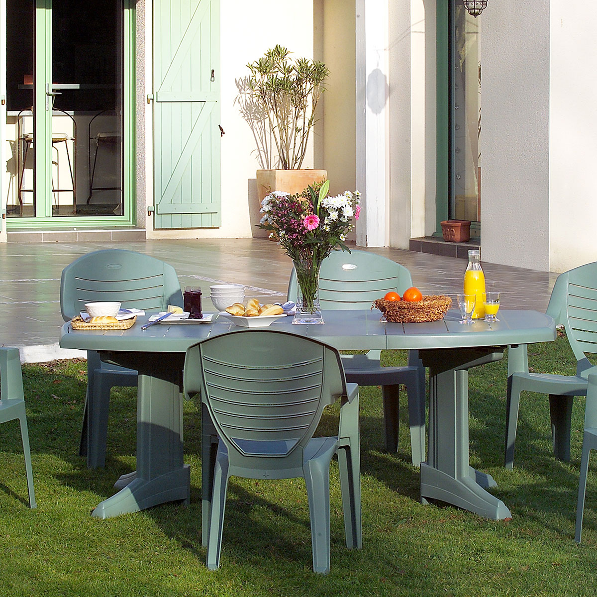 Comment rénover une table de jardin en plastique ? — Blog BUT