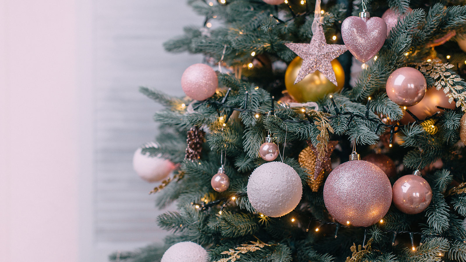 Une déco de Noël en rose et or – Blog BUT